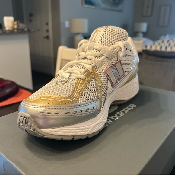 New Balance | Shoes | New Balance 96r Womens 85 Mens 7 White Pink And ...